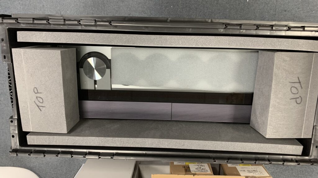 How to pack a product - BeoSound 9000 at Multicare Electronics